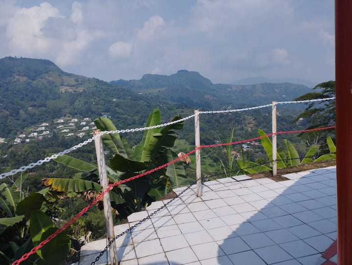 Hermosa Cabaña Con Una Espectacular Vista - La Vega