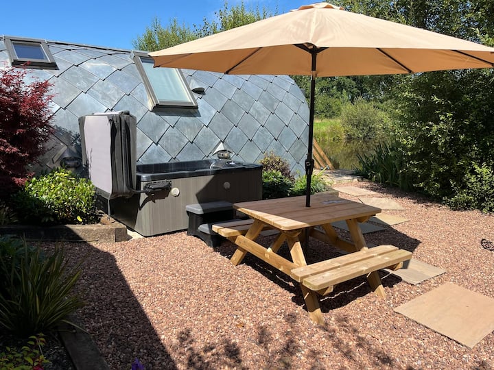 Lakeside Lodge, Fishing, Hot Tub - Devon