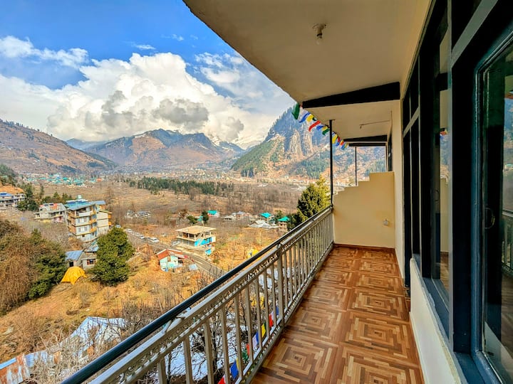 Balcony Room With Mountain View - Manali