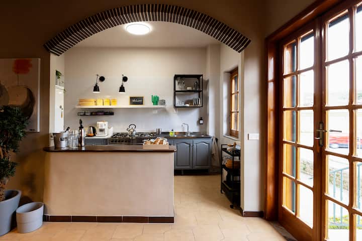 Vicolo Zenone 8 · Casa Luminosa A 5 Min Reggia - Caserta