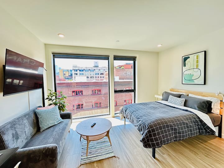 Bright! Modern! South-facing Studio With Views! - Portland, OR