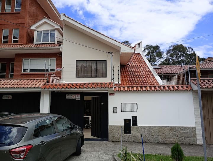Hermosa Casa Cerca A Sitios Turísticos - Cuenca, Ecuador