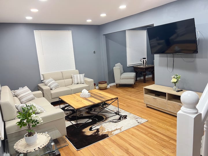 A Cozy Fully Renovated House With Big Backyard - Owings Mills, MD