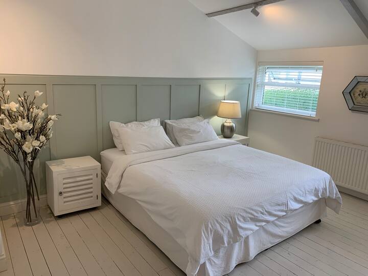 Cosy Double Bedroom In Cheltenham - Cheltenham