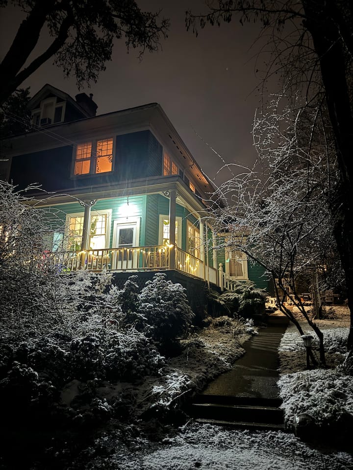 East Hill Charmer- 2 Br Suite - Vernon, BC, Canada