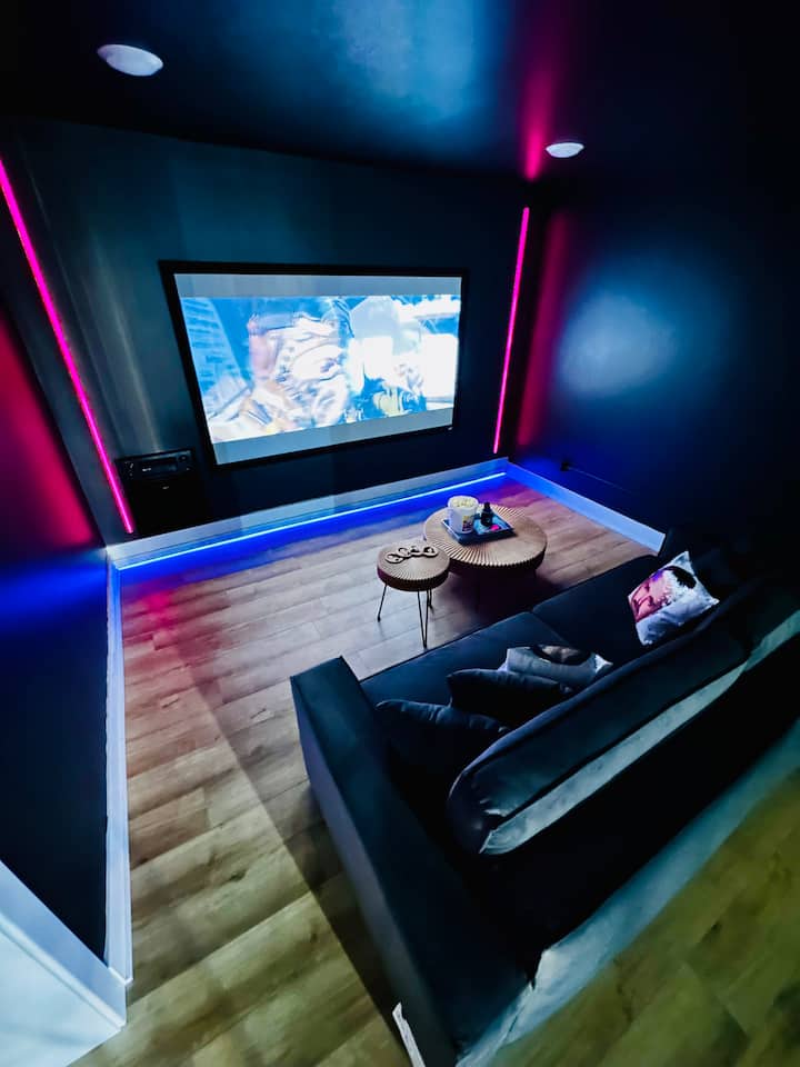 Pool~tv Lift Bed~cinema +Switch +Extras - Liberty University, Lynchburg