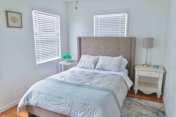 Private Room In Long Beach Quite Neighborhood - Long Beach, CA