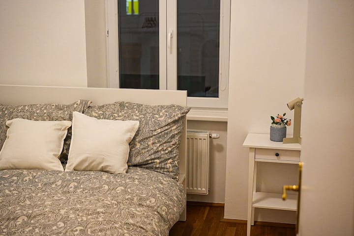 Cozy Room 1
Central Station (Hbf)
Double Bed - Viena