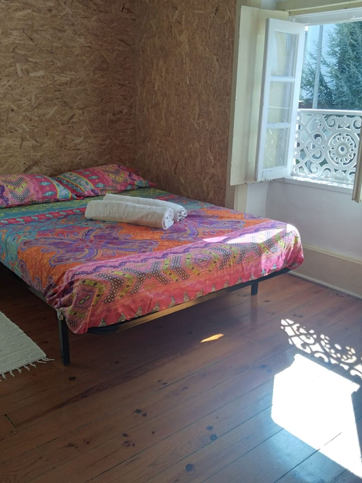 Quarto Em Casa No Centro Universitário - Coimbre, Portugal