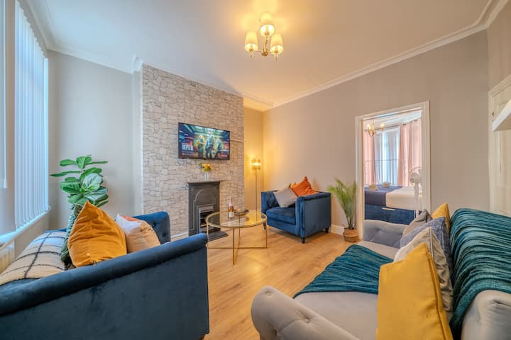 Sleeps 7 | Spacious 3 Bed House W/ Free Parking - Cheshire