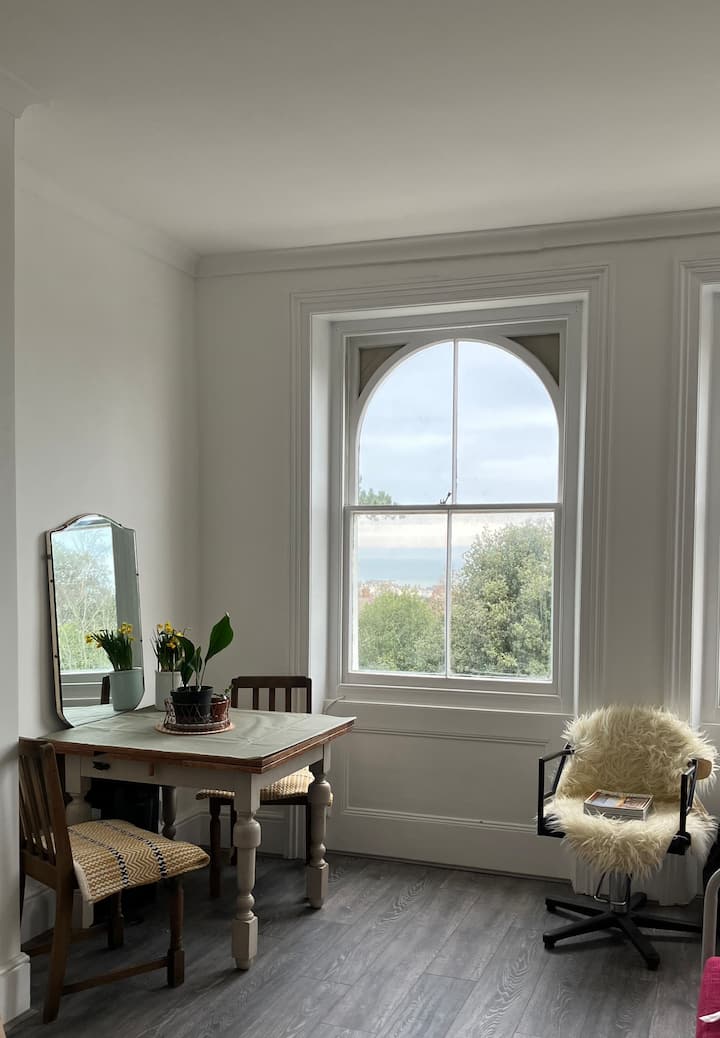 One Bedroom Apartment, Simple Yet Magical - Battle