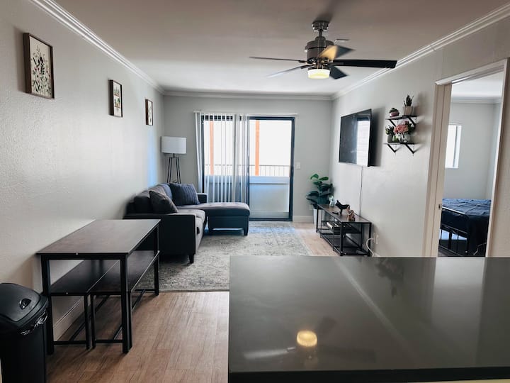 Elegant Hollywood 1br By Walk Of Fame + Parking - Los Angeles, CA