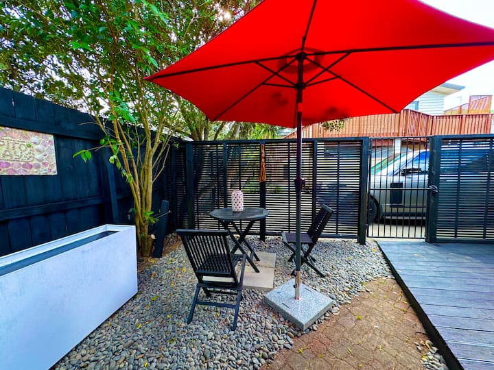 Elegant Pretty Love Theme-2br (Private &Air-con) - Auckland