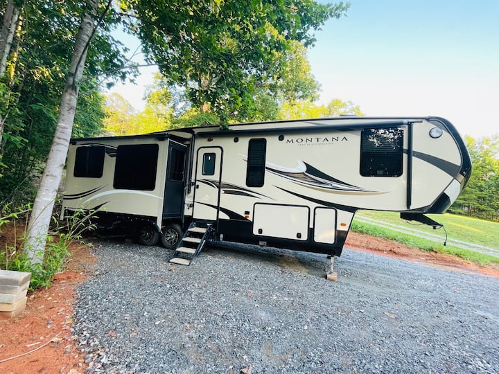 Secluded Spot 5 Miles From Dahlonega Square! - Dahlonega, GA