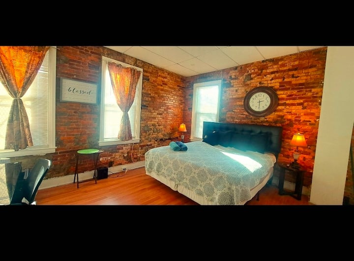 Charles Village Cozy Studio (King Size Bed) - Baltimore, MD