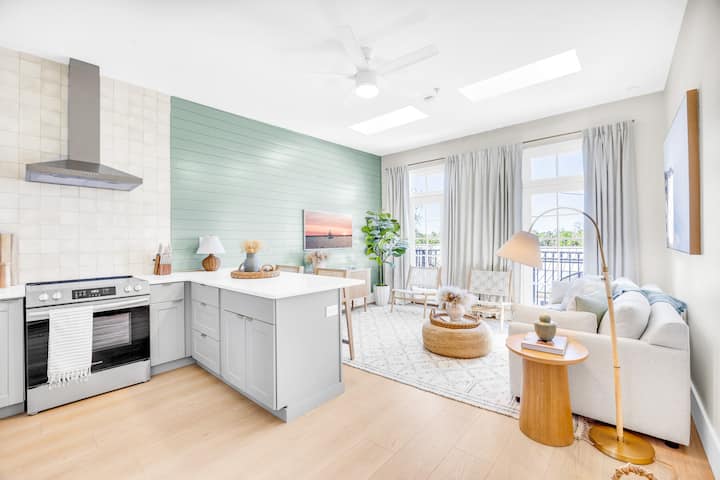 Coastal Riverview Condo, Walkable, Free Parking! - Wilmington, NC