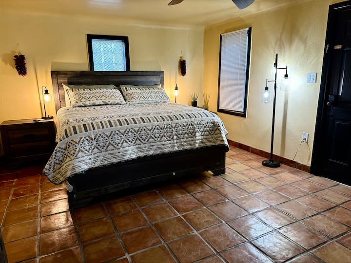 Oasis Motel- King Bed - Room 6 - Truth or Consequences, NM