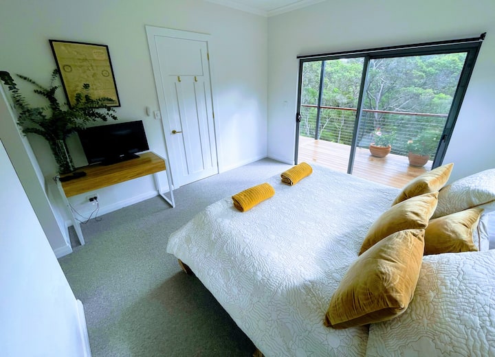 Kanangkal House - Nestled Within The Treetops - Dunsborough