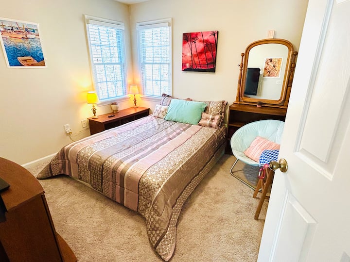 Caribbean Shores (Queen Bed With Shared Bathroom) - Apex, NC