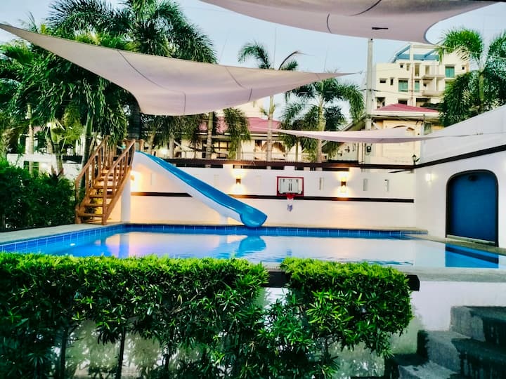Serene 3/5br Modern Hotspring Resort W/ Slide - Calamba