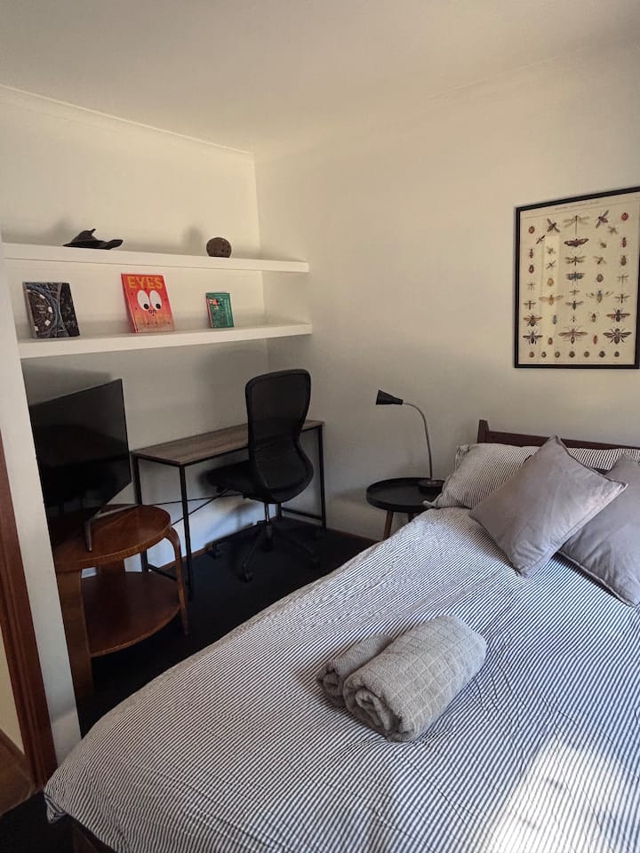 Quiet Room With Private Bathroom, Close To Uc - Belconnen