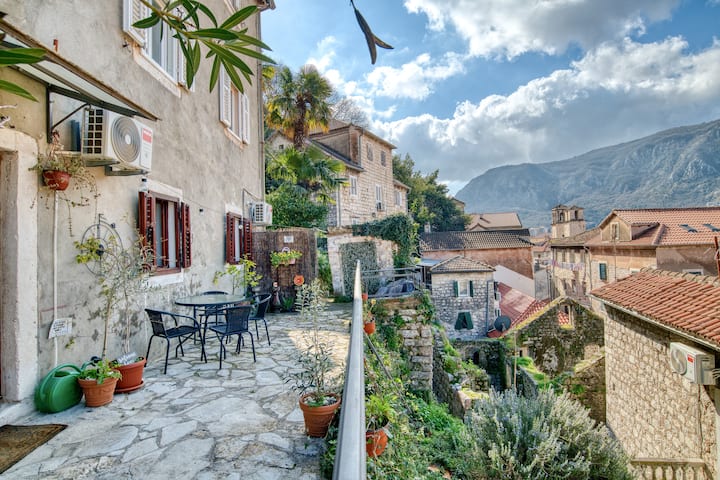 Chic & Elegant Snug Home With Terrace & Best Views - Kotor