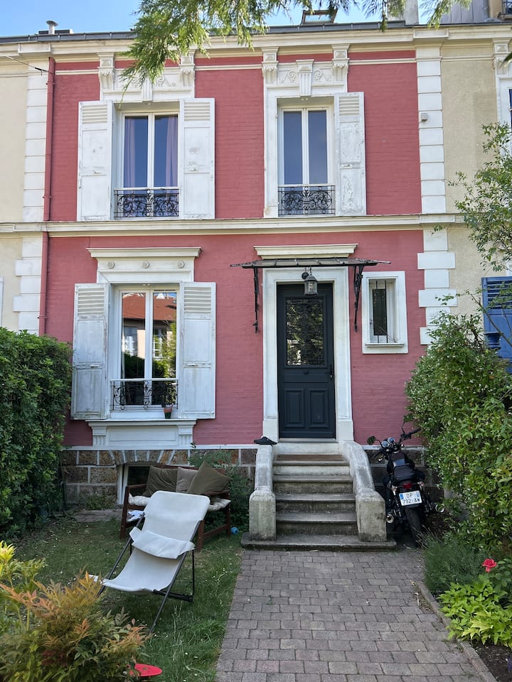 Maison Rose à Paris - Bois-Colombes