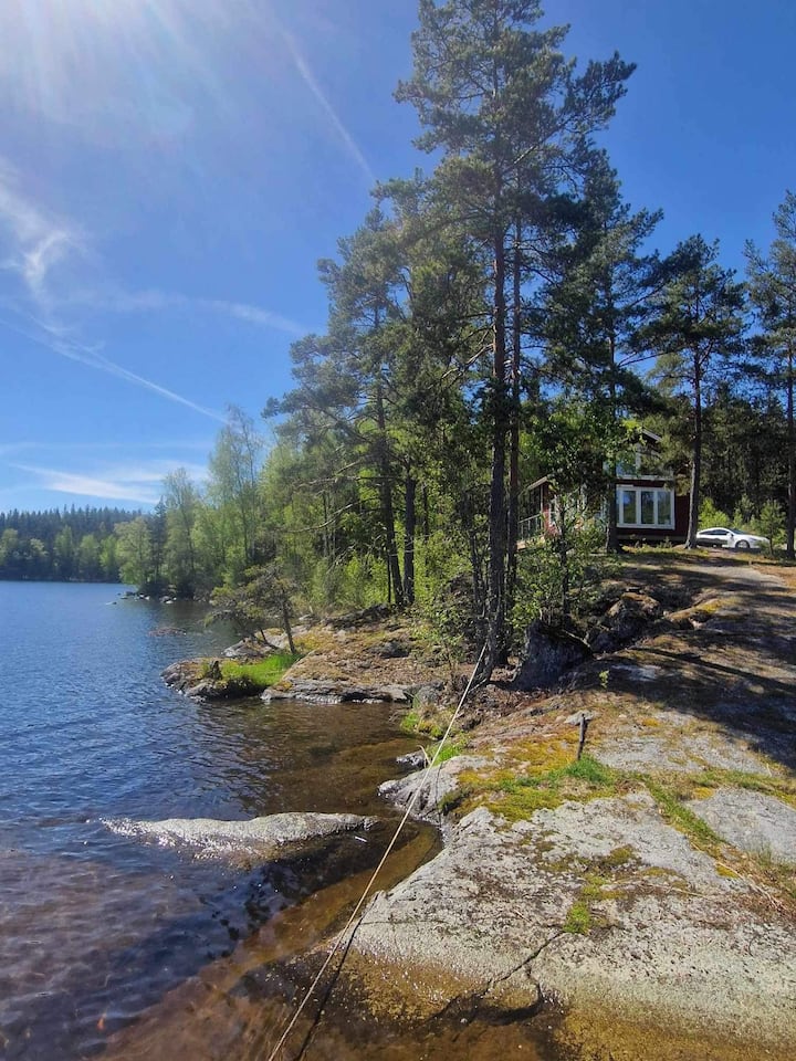 Modernt Hus Vid Sjö, Naturskönt Och Lugnt Läge. - Sweden