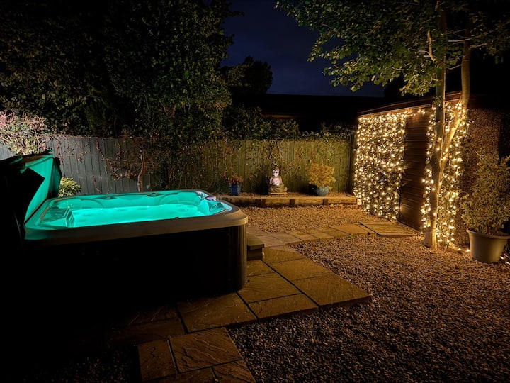 Elckys Holiday Hot Tub Lodge York - Pocklington