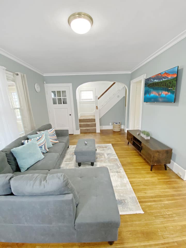Lux 3br | King Bed | Parking | Near Uofr & Airport - Rochester, NY