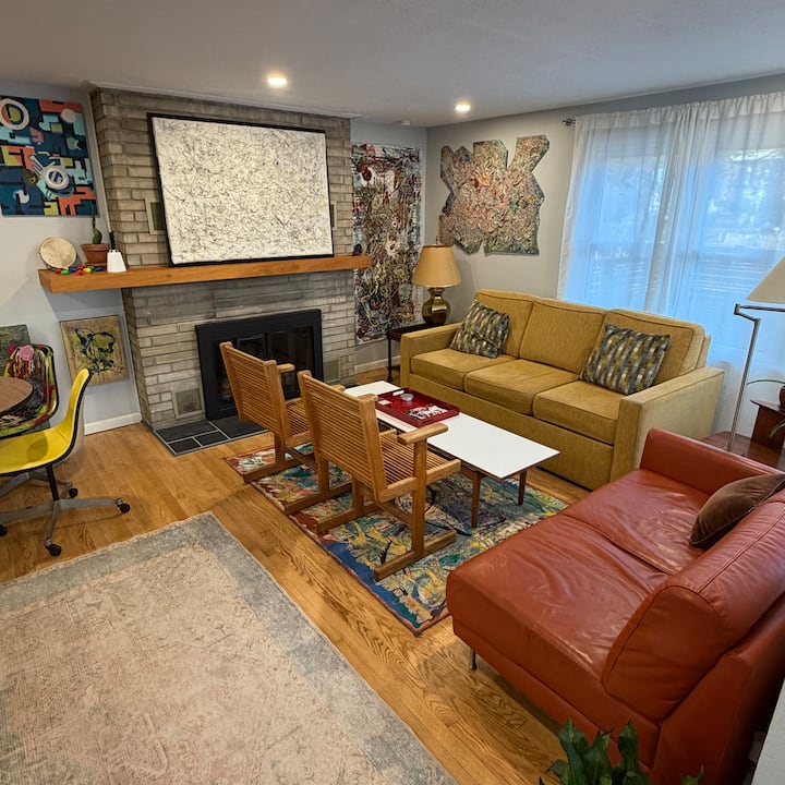 Bloomington Bliss: Light-filled, Mid-century Oasis - Indiana (State)