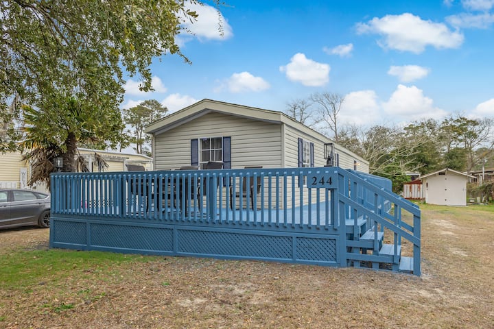 Cozy Beach House - Oak Island, NC