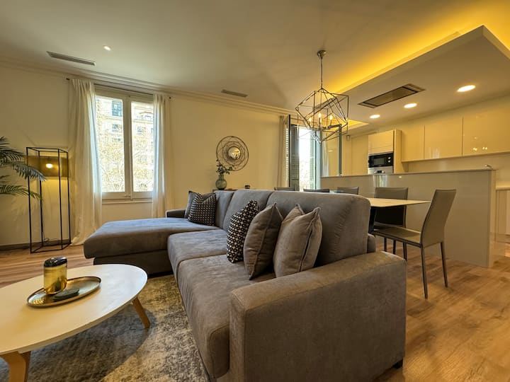 Elegance & Modernity On Diagonal 5p - Barcelona