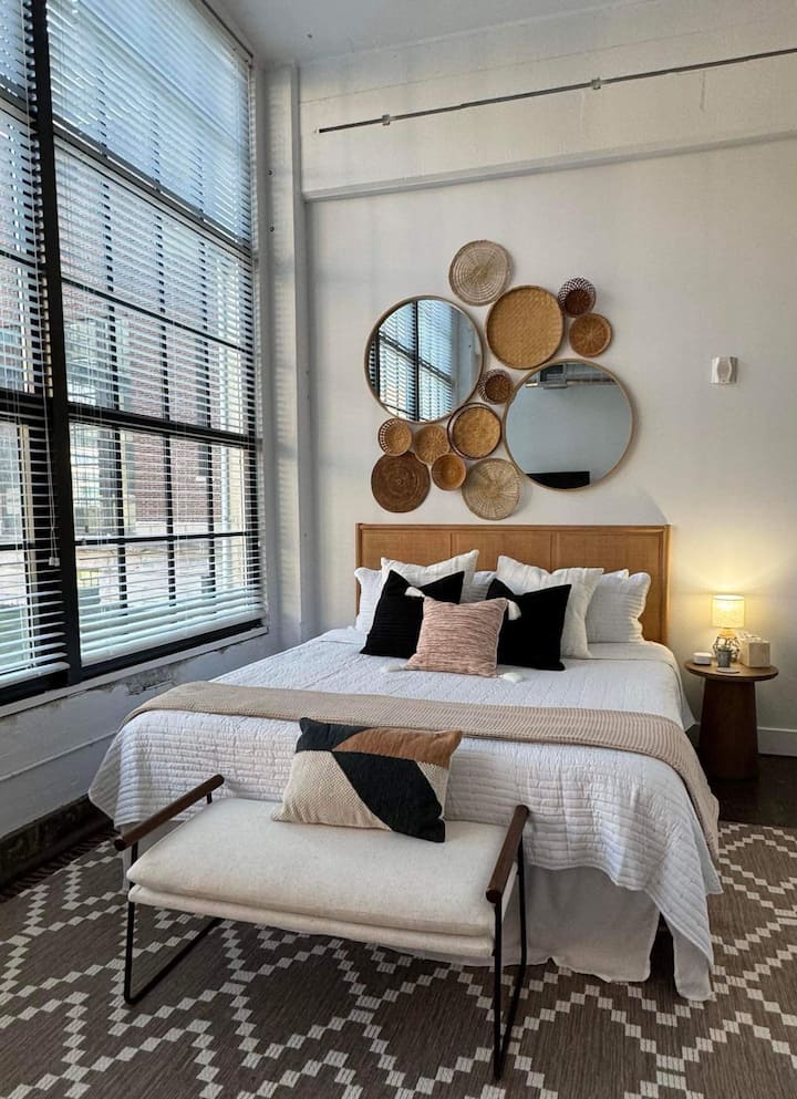 King Bed-gym-chess & Pool Table-brewery Onsite! - メーソン, OH