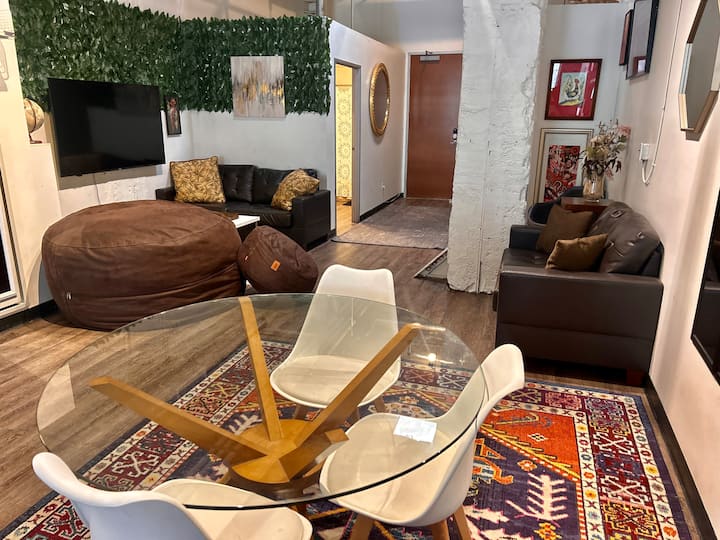Downtown Flat - Urban Vibes; Fits 4 Comfortably - ウェスト・ハリウッド, CA