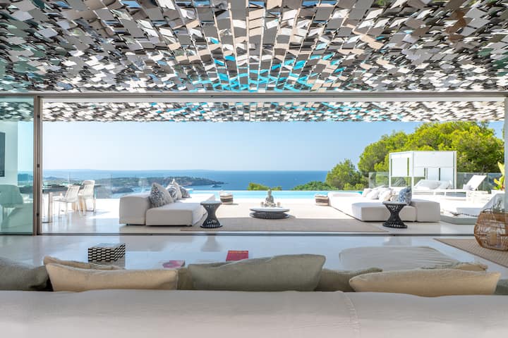 Oasis Of Luxury & Style In Premier Gated Community - Ibiza