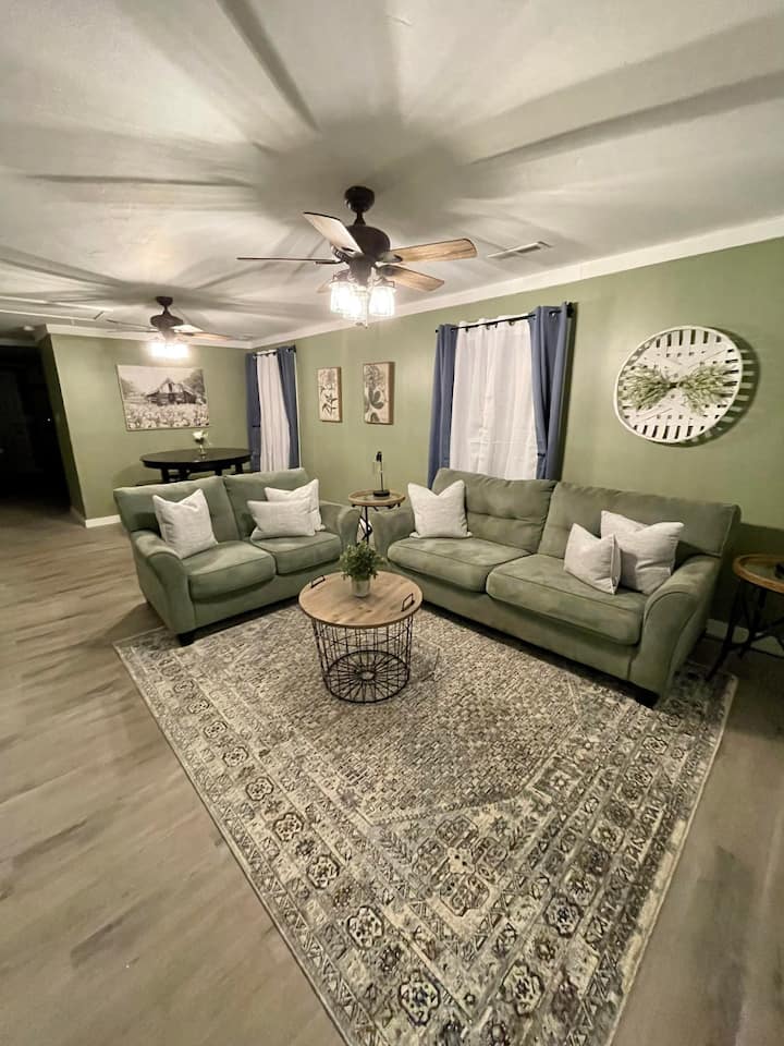 Cottage Style Farm House - Melton Hill Lake, TN