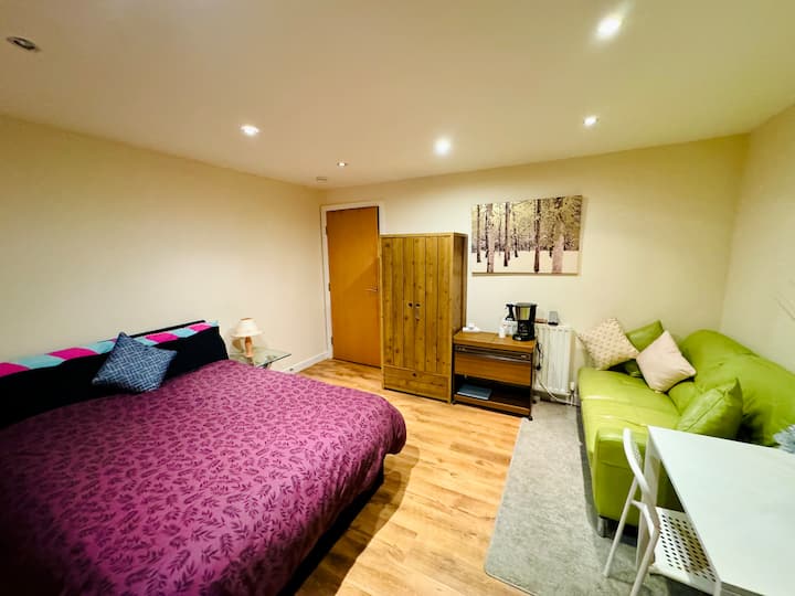 Room In A Modern Flat,glasgow - Glasgow