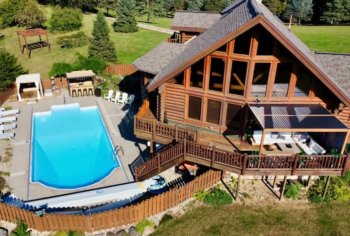 Modern Cabin With Pool, Hot Tub And Outdoor Sauna - Lake Wisconsin, WI