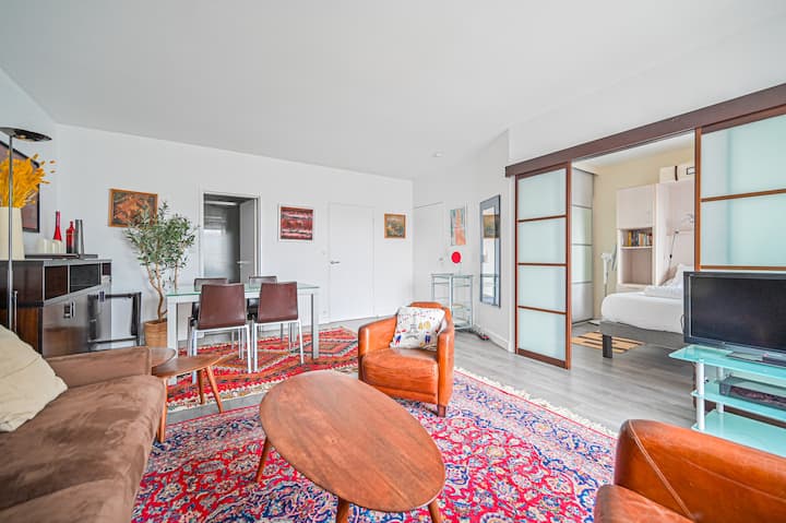 Eiffel Tower View Prime Apartment - Paryż