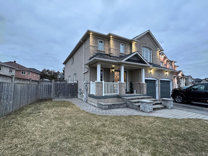 Luxurious Stay Whitby L Your Home Away From Home - エイジャックス