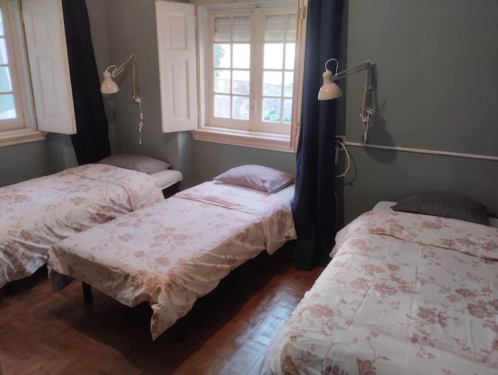 Almada Triple Room Private Bath - Almada