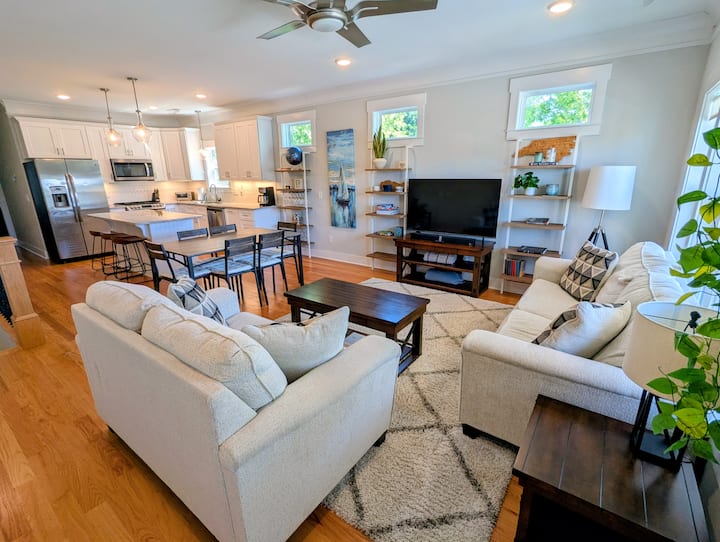 3 Br Beach Retreat (6 Min Walk) W/ Backyard Oasis - Carolina Beach, NC