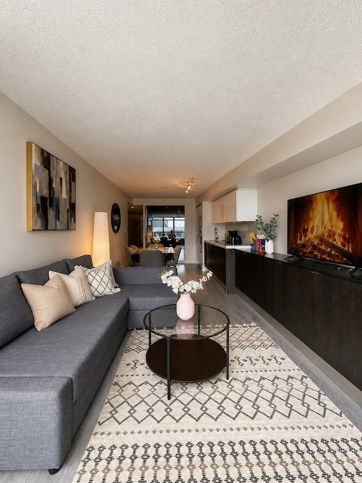 Location + 3 Bedrooms + Parking - Toronto