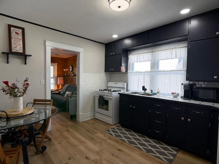 Cozy Home + Office/
Pet Friendly - Nashua, IA