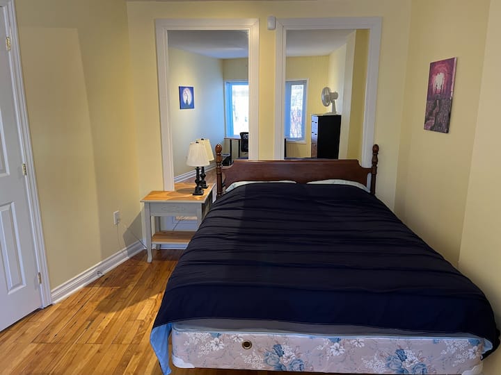 Large Bedroom Close To Downtown - Ottawa