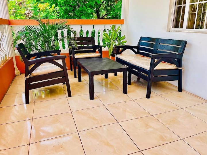 Blossom's 2bdr Cozy Casa - Kingston, Jamaica