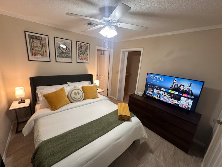 Chic Comfort, 1 Br Orlando Apt With Parking - Ocoee, FL