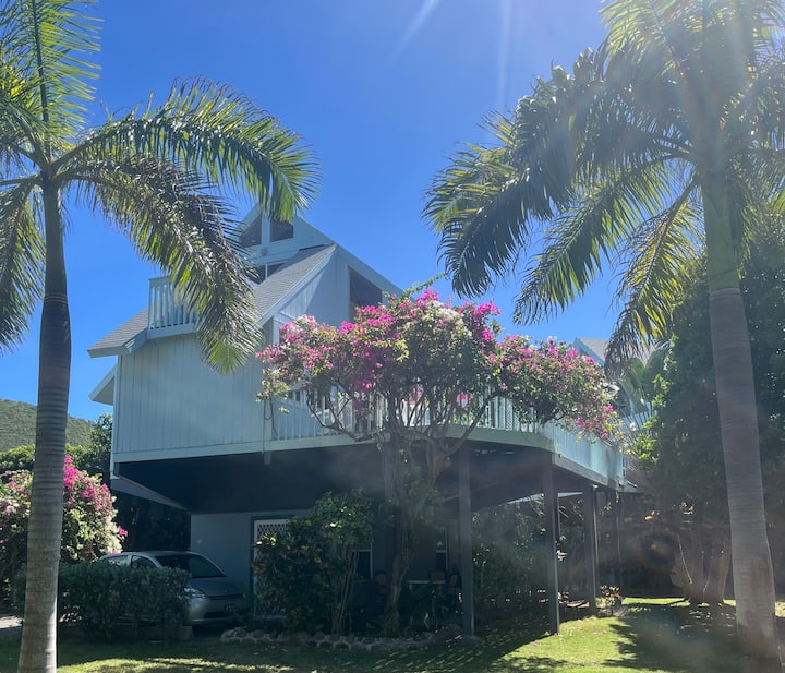 Central 2-bedroom Beach Haven Close To It All - Saint Kitts and Nevis