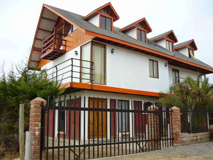 Casa De Tres Pisos En La Playa Del Tabo - El Tabo